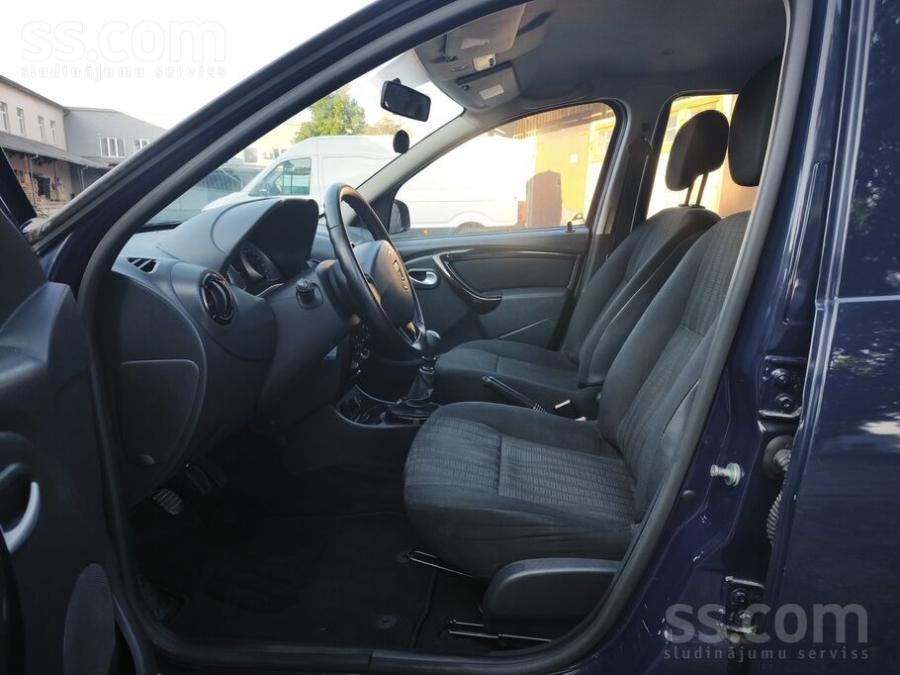 Blue Dacia Duster 2012 in Cesis, with an engine capacity of 1.50 L and mileage of 264 thousand km for 5750 €, photo 3 on AUTOMOTO.COM.LV