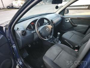 Blue Dacia Duster 2012 in Cesis, with an engine capacity of 1.50 L and mileage of 264 thousand km for 5750 €, photo 4 on AUTOMOTO.COM.LV