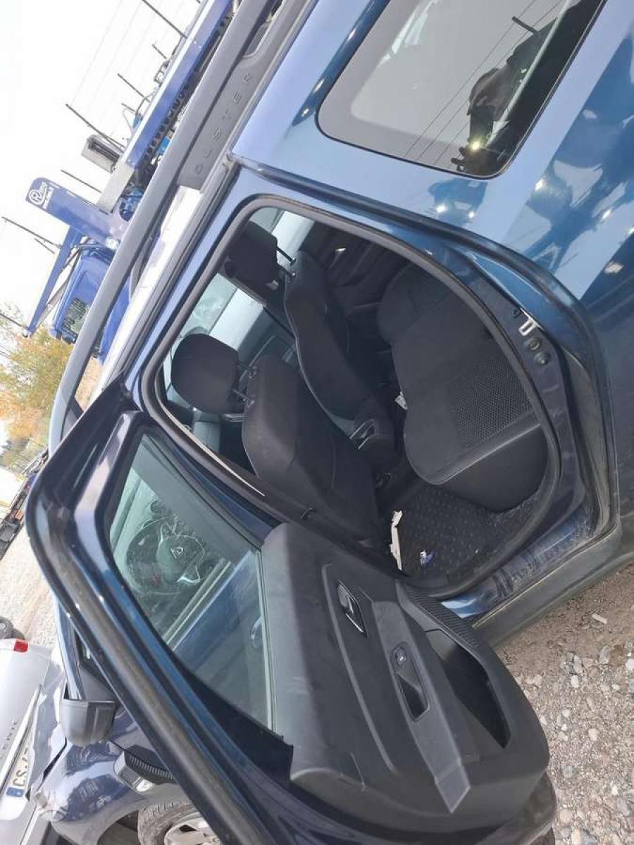 Blue Dacia Duster 2018 in Taurage, with an engine capacity of 1.46 L and mileage of 165 thousand km for 5650 €, photo 6 on AUTOMOTO.COM.LV