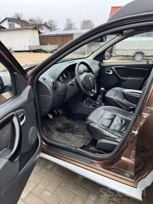 Brown Dacia Duster 2011 in Valmiera, with an engine capacity of 1.50 L and mileage of 326 thousand km for 3800 €, photo 5 on AUTOMOTO.COM.LV