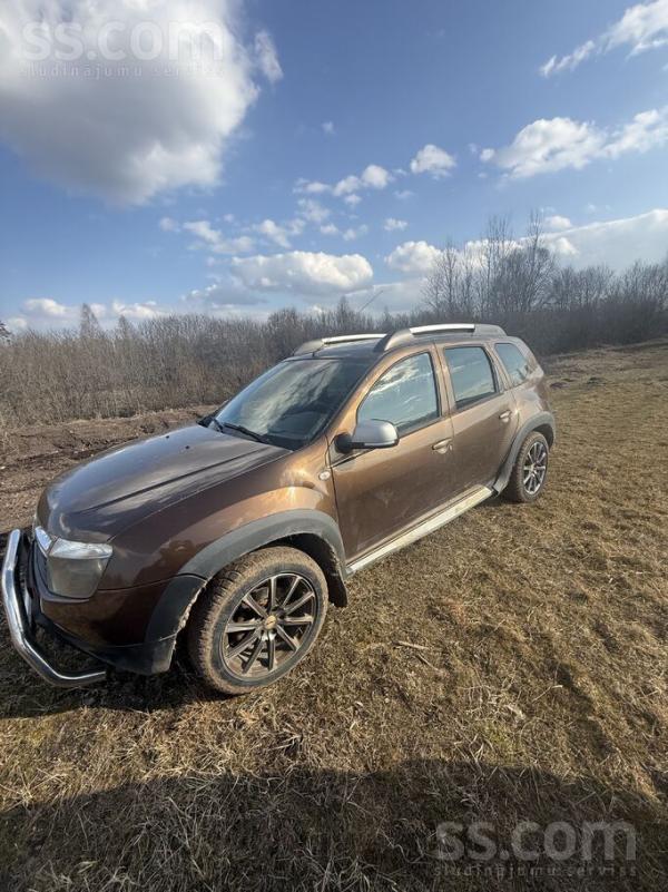 Brown Dacia Duster 2011 in Aluksne, with an engine capacity of 1.50 L and mileage of 343 thousand km for 4100 €, photo 2 on AUTOMOTO.COM.LV