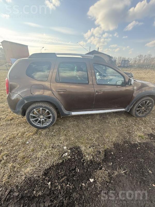 Brown Dacia Duster 2011 in Aluksne, with an engine capacity of 1.50 L and mileage of 343 thousand km for 4100 €, photo 4 on AUTOMOTO.COM.LV