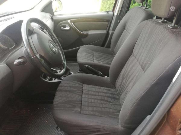 Brown Dacia Duster 2011 in Rokiskis, with an engine capacity of 1.60 L and mileage of 145 thousand km for 3799 €, photo 8 on AUTOMOTO.COM.LV