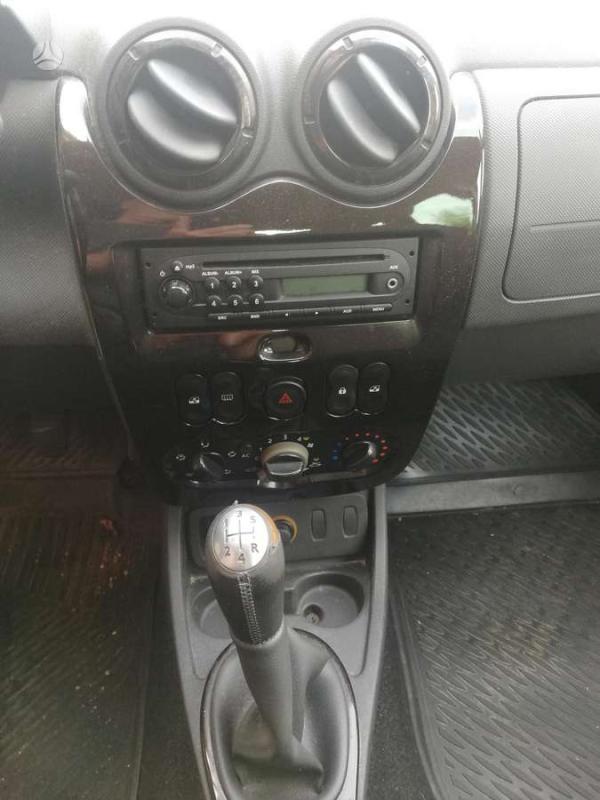 Brown Dacia Duster 2011 in Rokiskis, with an engine capacity of 1.60 L and mileage of 145 thousand km for 3799 €, photo 9 on AUTOMOTO.COM.LV