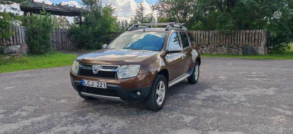 Brown Dacia Duster 2011 in Vilnius, with an engine capacity of 1.46 L and mileage of 264 thousand km for 3599 €, photo 1 on AUTOMOTO.COM.LV