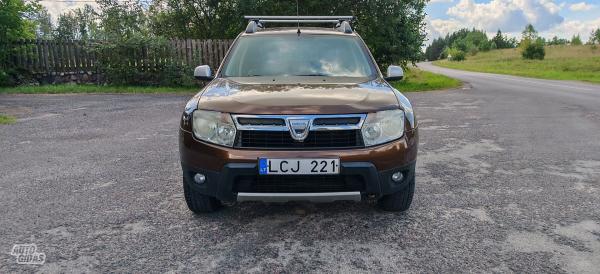 Brūns Dacia Duster 2011 Viļņa, ar dzinēja tilpumu 1.50 L un nobraukumu 264 tūkst. km par 3599 €, foto 1 vietnē AUTOMOTO.COM.LV