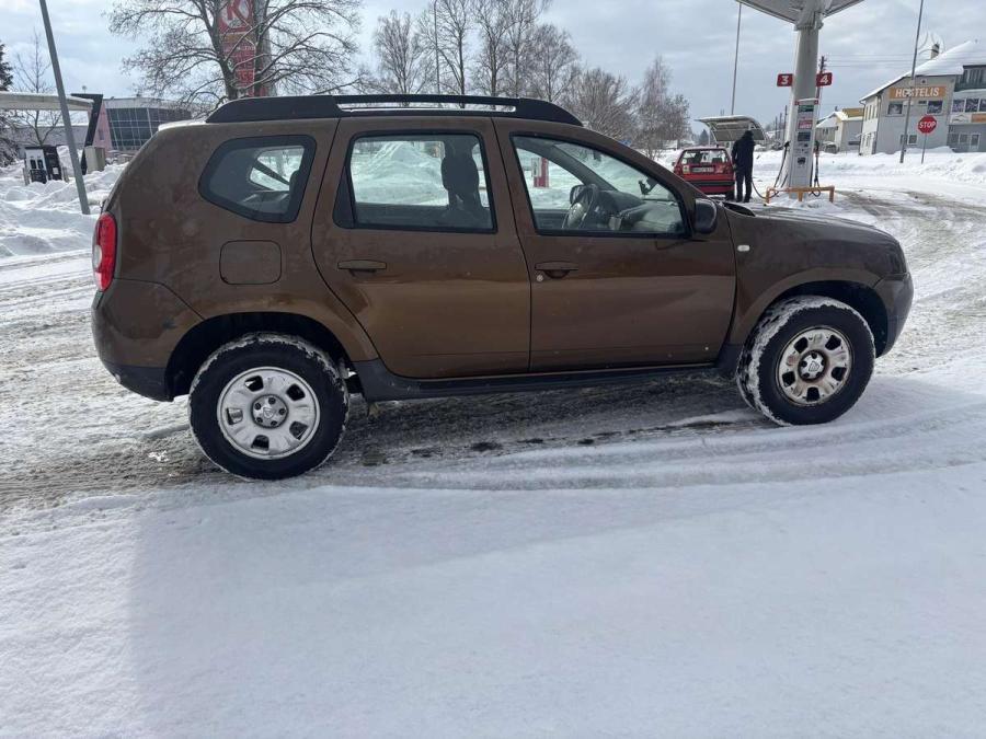 Brown Dacia Duster 2012 in Taurage, with an engine capacity of 1.46 L and mileage of 270 thousand km for 4200 €, photo 5 on AUTOMOTO.COM.LV