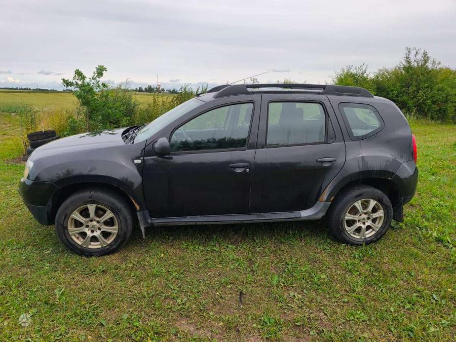 Brown Dacia Duster 2013 in Siauliai, with an engine capacity of 1.46 L and mileage of 445 thousand km for 2600 €, photo 4 on AUTOMOTO.COM.LV