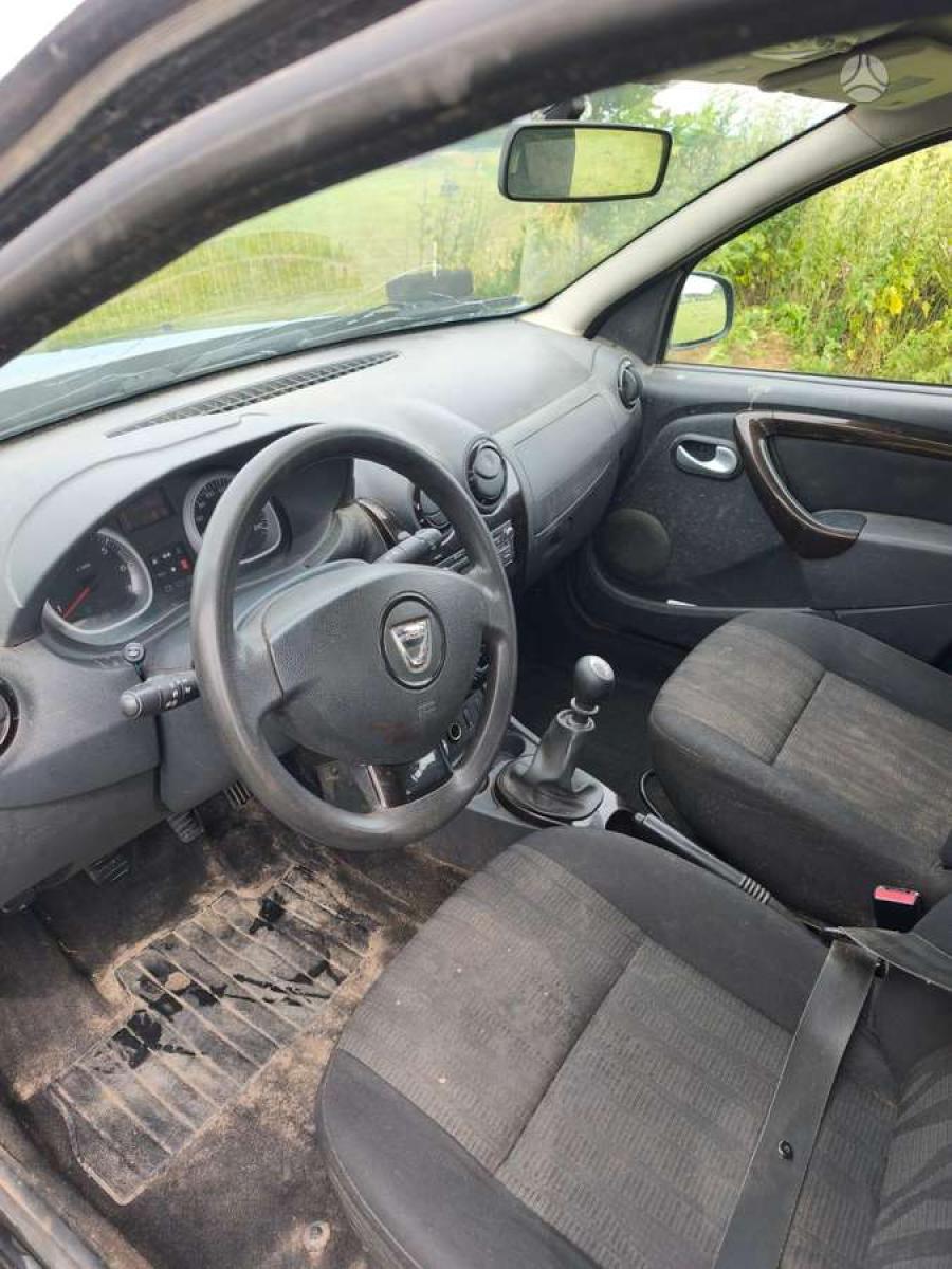 Brown Dacia Duster 2013 in Siauliai, with an engine capacity of 1.46 L and mileage of 445 thousand km for 2600 €, photo 10 on AUTOMOTO.COM.LV