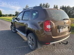 Brown Dacia Duster 2013 in Riga, with an engine capacity of 1.60 L and mileage of 181 thousand km for 4900 €, photo 5 on AUTOMOTO.COM.LV