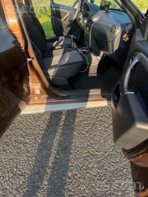 Brown Dacia Duster 2013 in Riga, with an engine capacity of 1.60 L and mileage of 181 thousand km for 4900 €, photo 8 on AUTOMOTO.COM.LV