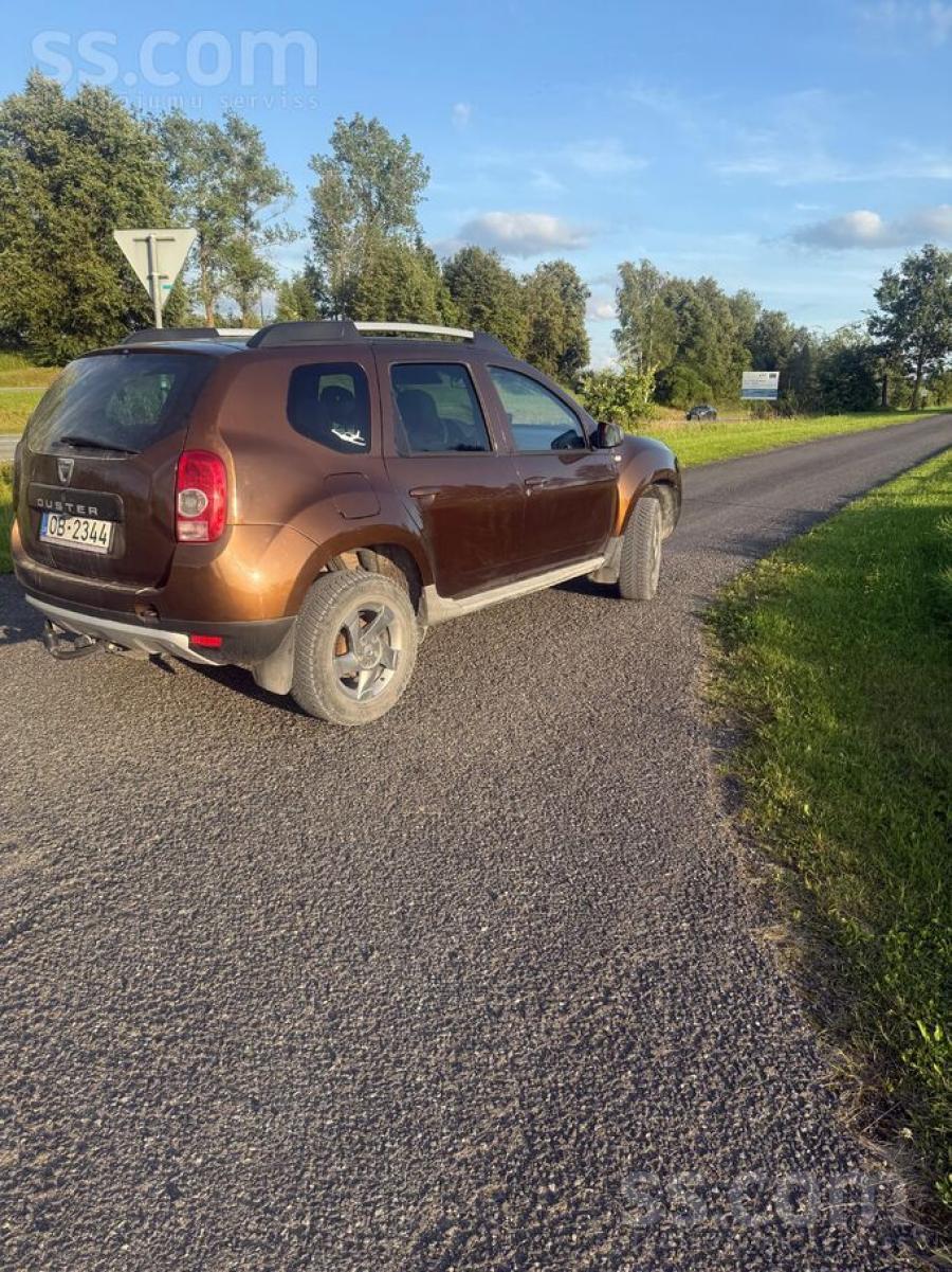 Brown Dacia Duster 2013 in Riga, with an engine capacity of 1.60 L and mileage of 181 thousand km for 4900 €, photo 13 on AUTOMOTO.COM.LV