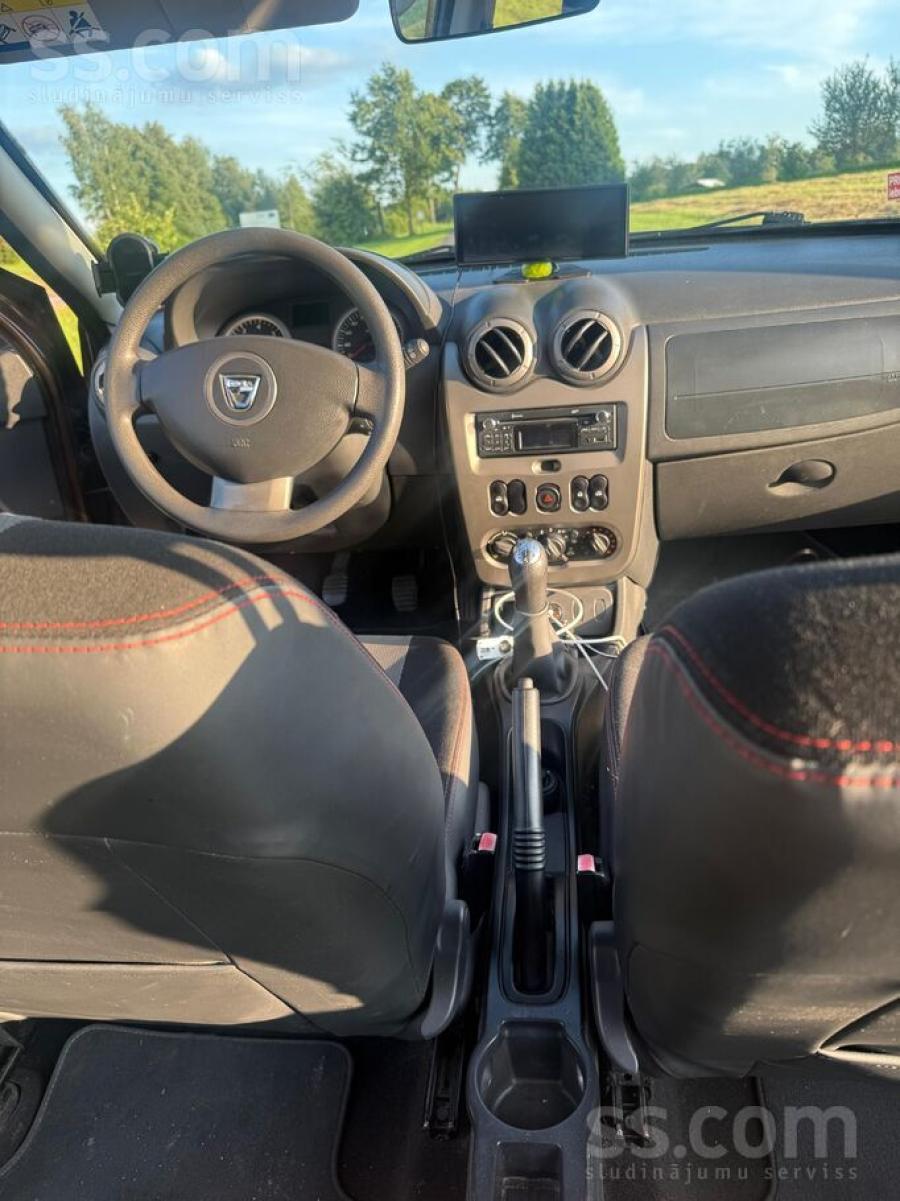 Brown Dacia Duster 2013 in Riga, with an engine capacity of 1.60 L and mileage of 181 thousand km for 4900 €, photo 18 on AUTOMOTO.COM.LV