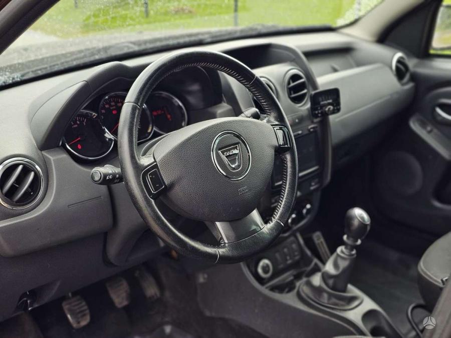 Brown Dacia Duster 2015 in Rokiskis, with an engine capacity of 1.46 L and mileage of 170 thousand km for 5450 €, photo 19 on AUTOMOTO.COM.LV