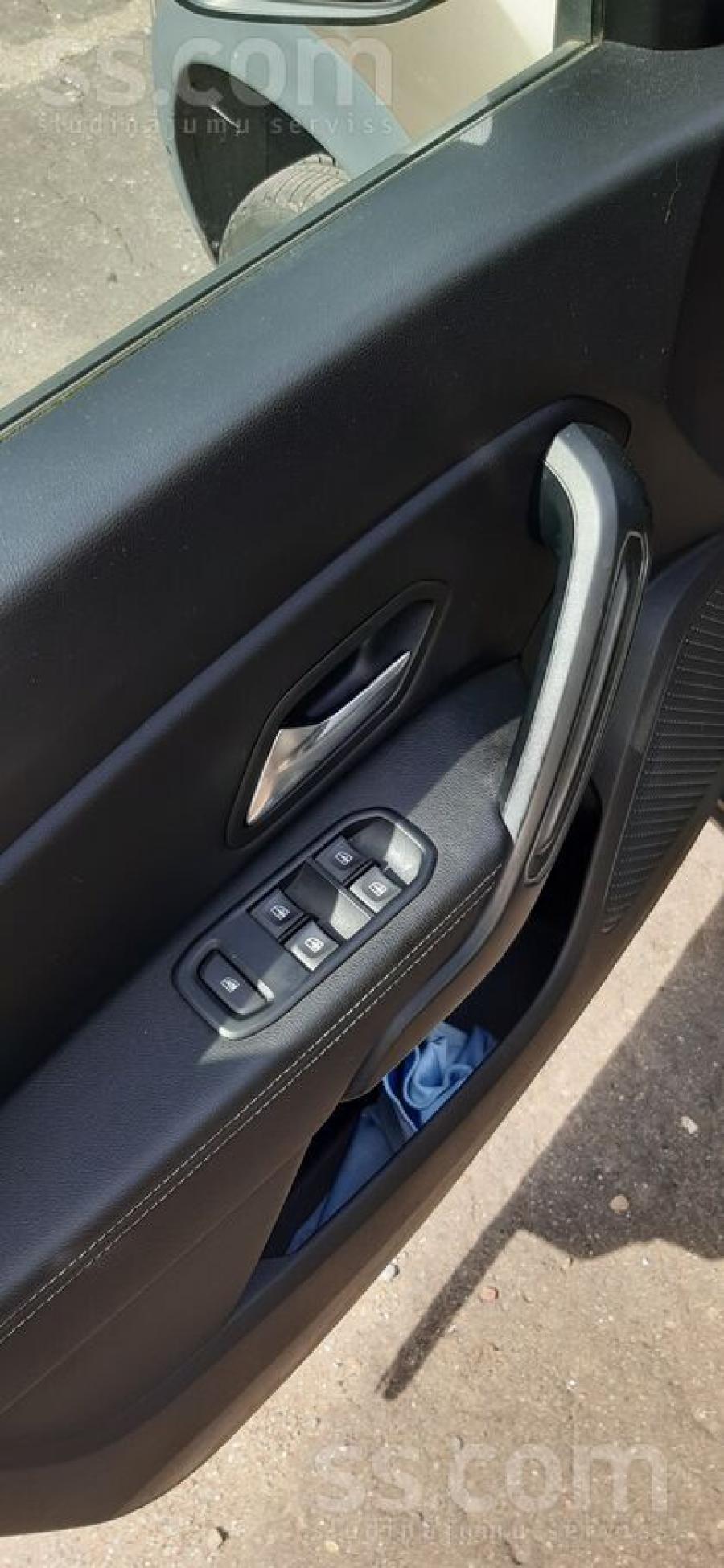 Brown Dacia Duster 2018 in Riga, with an engine capacity of 1.60 L and mileage of 76 thousand km for 11000 €, photo 15 on AUTOMOTO.COM.LV