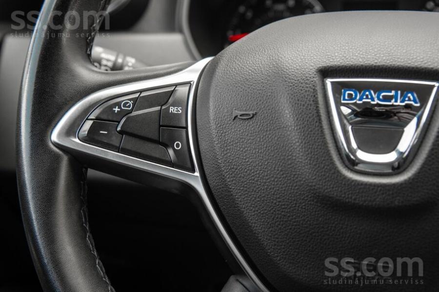 Brown Dacia Duster 2018 in Riga, with an engine capacity of 1.60 L and mileage of 76 thousand km for 10990 €, photo 17 on AUTOMOTO.COM.LV