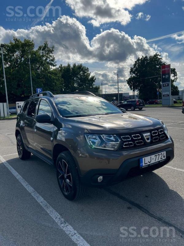 Brown Dacia Duster 2018 in Riga, with an engine capacity of 1.60 L and mileage of 136 thousand km for 9000 €, photo 3 on AUTOMOTO.COM.LV
