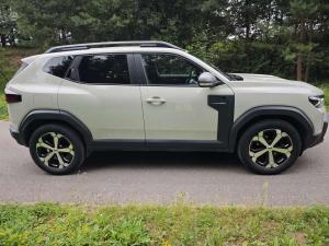 Brown Dacia Duster 2024 in Vilnius, with an engine capacity of 1.00 L and mileage of 29 thousand km for 19300 €, photo 4 on AUTOMOTO.COM.LV