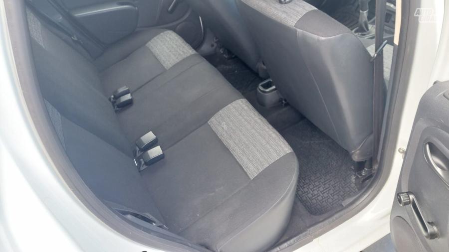 Dacia Duster 2013 in Kaunas, with an engine capacity of 1.60 L and mileage of 181 thousand km for 3300 €, photo 11 on AUTOMOTO.COM.LV