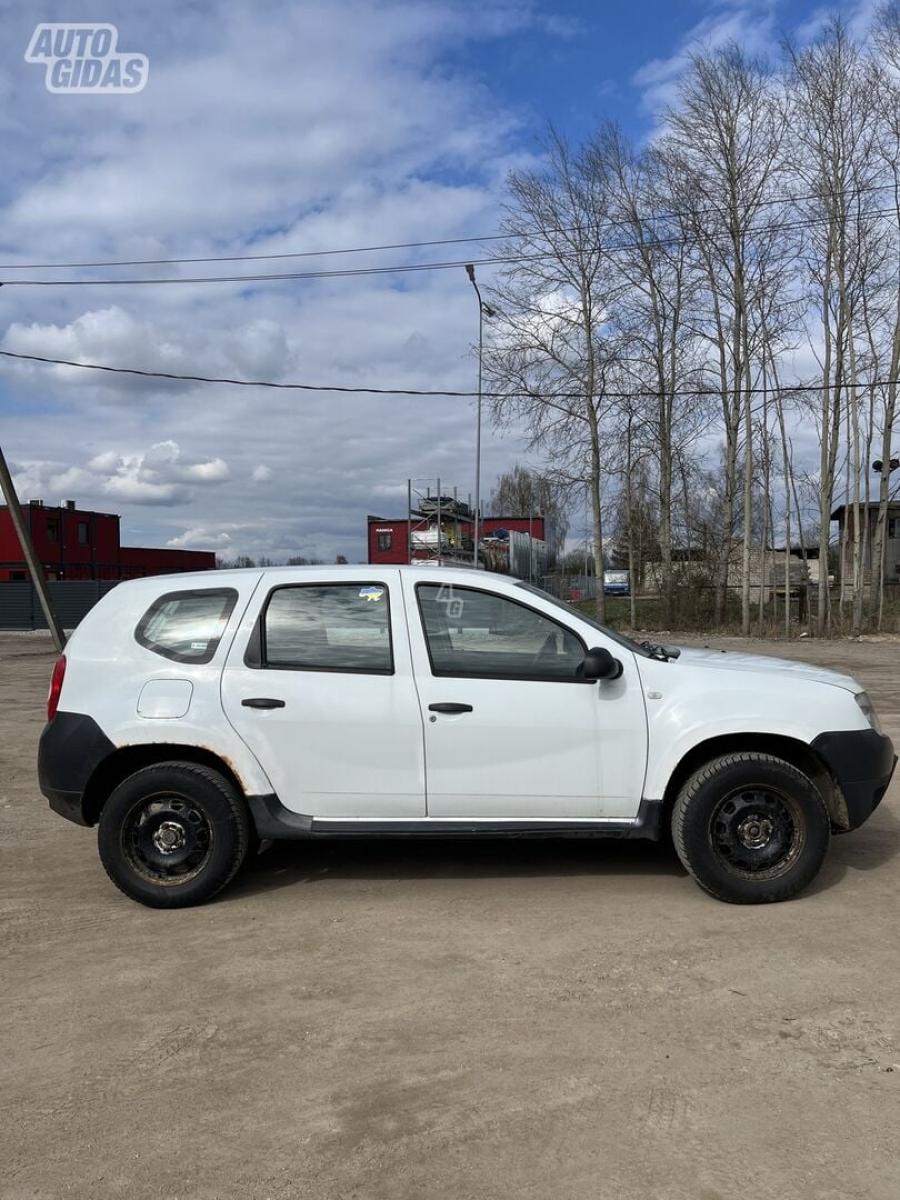 Dacia Duster 2013 in Vilnius, with an engine capacity of 1.60 L and mileage of 432 thousand km for 3500 €, photo 3 on AUTOMOTO.COM.LV