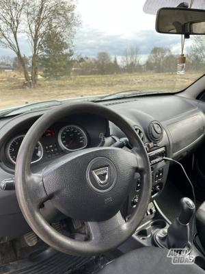 Dacia Duster 2013 in Vilnius, with an engine capacity of 1.60 L and mileage of 432 thousand km for 3500 €, photo 8 on AUTOMOTO.COM.LV
