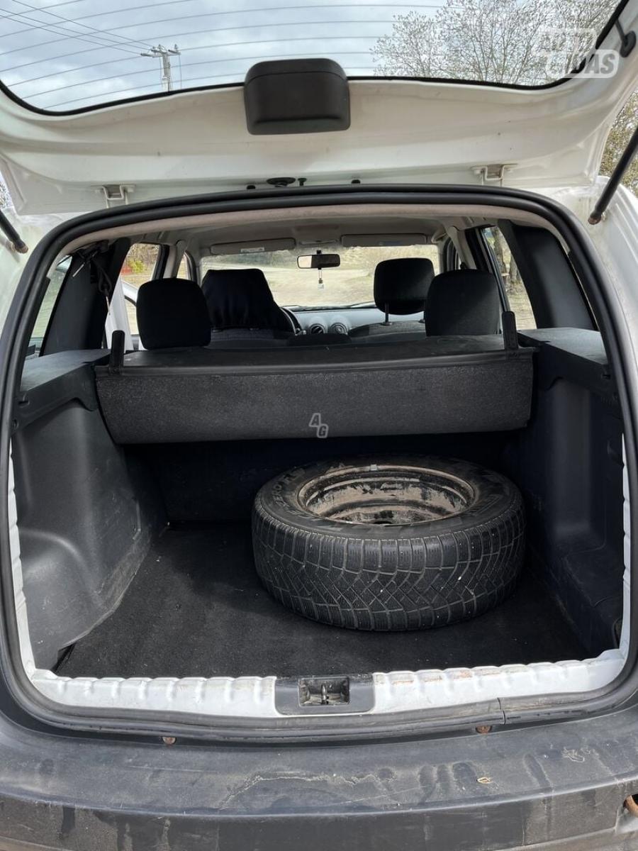 Dacia Duster 2013 in Vilnius, with an engine capacity of 1.60 L and mileage of 432 thousand km for 3500 €, photo 10 on AUTOMOTO.COM.LV