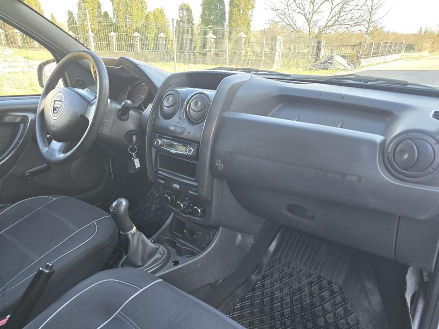 Dacia Duster 2014 in Radviliskis, with an engine capacity of 1.60 L and mileage of 306 thousand km for 2550 €, photo 17 on AUTOMOTO.COM.LV