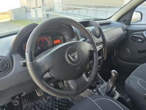 Dacia Duster 2014 in Radviliskis, with an engine capacity of 1.60 L and mileage of 306 thousand km for 2800 €, photo 16 on AUTOMOTO.COM.LV