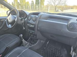 Dacia Duster 2014 in Radviliskis, with an engine capacity of 1.60 L and mileage of 306 thousand km for 2800 €, photo 17 on AUTOMOTO.COM.LV