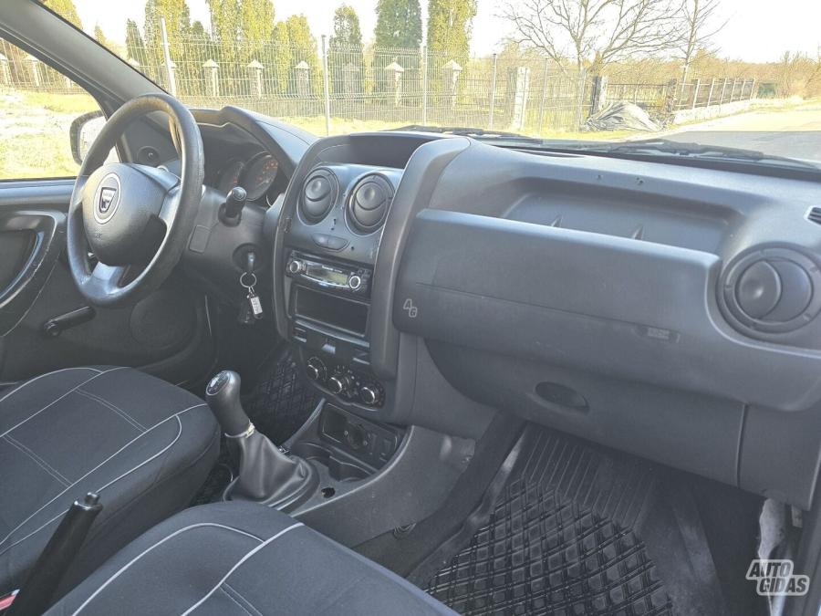 Dacia Duster 2014 in Radviliskis, with an engine capacity of 1.60 L and mileage of 306 thousand km for 2800 €, photo 17 on AUTOMOTO.COM.LV
