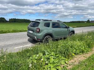 Dacia Duster 2023 Pērnava, ar dzinēja tilpumu 1.50 L un nobraukumu 17 tūkst. km par 26999 €, foto 5 vietnē AUTOMOTO.COM.LV