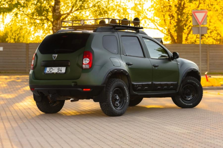 Green Dacia Duster 2011 in Riga, with an engine capacity of 2.00 L and mileage of 270 thousand km for 8999 €, photo 4 on AUTOMOTO.COM.LV