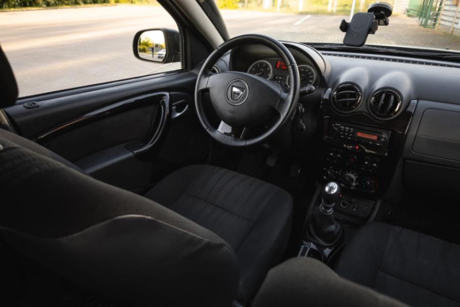 Green Dacia Duster 2011 in Riga, with an engine capacity of 2.00 L and mileage of 270 thousand km for 8999 €, photo 8 on AUTOMOTO.COM.LV