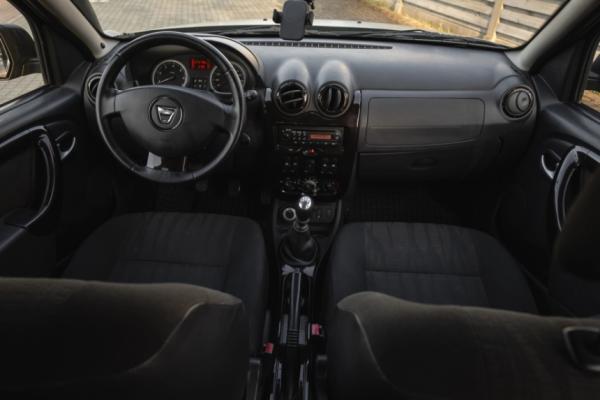 Green Dacia Duster 2011 in Riga, with an engine capacity of 2.00 L and mileage of 270 thousand km for 8999 €, photo 8 on AUTOMOTO.COM.LV