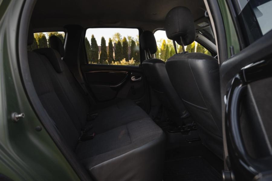 Green Dacia Duster 2011 in Riga, with an engine capacity of 2.00 L and mileage of 270 thousand km for 8999 €, photo 13 on AUTOMOTO.COM.LV