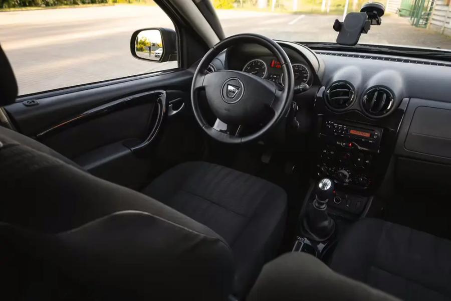 Green Dacia Duster 2011 in Jelgava, with an engine capacity of 2.00 L and mileage of 270 thousand km for 8500 €, photo 8 on AUTOMOTO.COM.LV