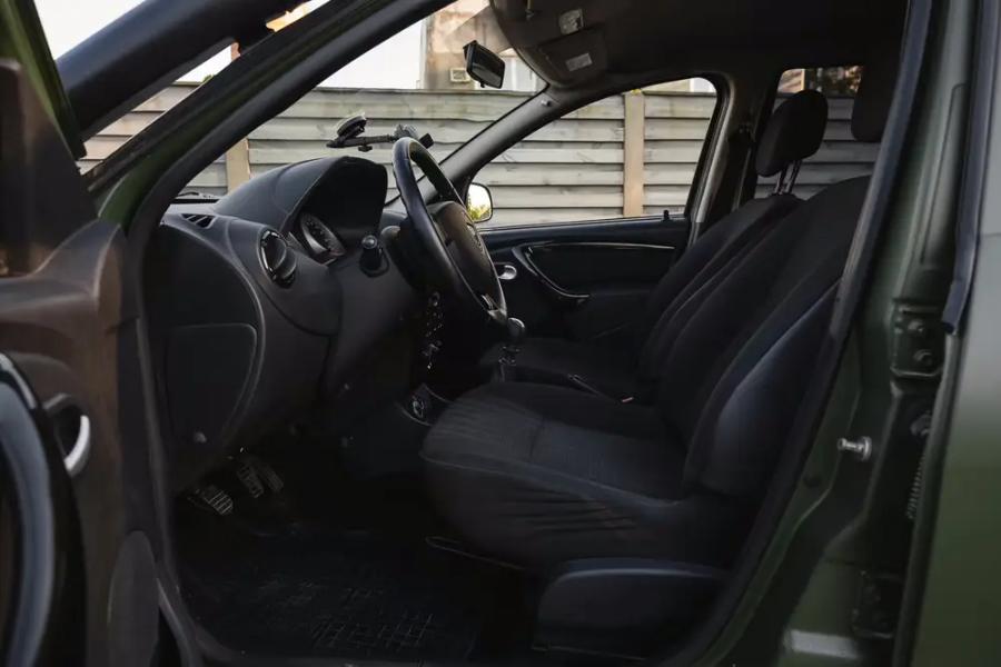 Green Dacia Duster 2011 in Jelgava, with an engine capacity of 2.00 L and mileage of 270 thousand km for 8500 €, photo 11 on AUTOMOTO.COM.LV