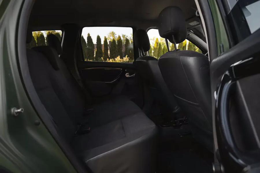 Green Dacia Duster 2011 in Jelgava, with an engine capacity of 2.00 L and mileage of 270 thousand km for 8500 €, photo 13 on AUTOMOTO.COM.LV
