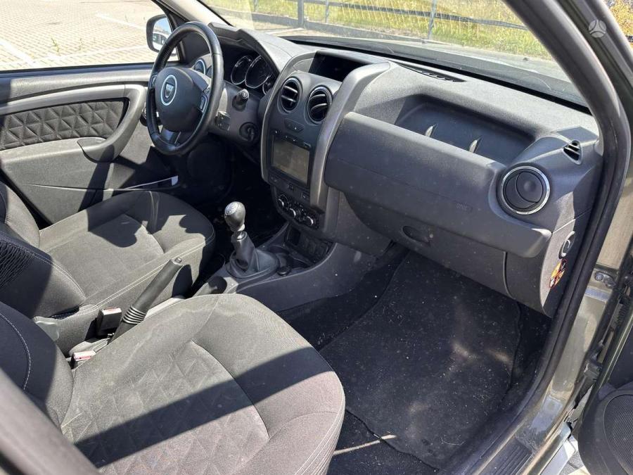Green Dacia Duster 2014 in Taurage, with an engine capacity of 1.20 L and mileage of 166 thousand km for 4400 €, photo 6 on AUTOMOTO.COM.LV