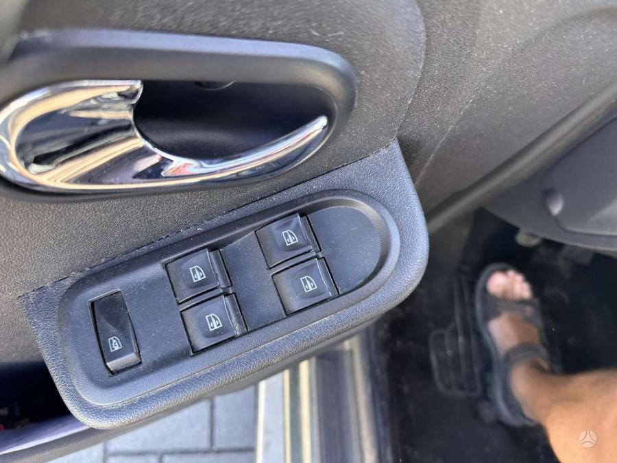 Green Dacia Duster 2014 in Taurage, with an engine capacity of 1.20 L and mileage of 166 thousand km for 4400 €, photo 10 on AUTOMOTO.COM.LV