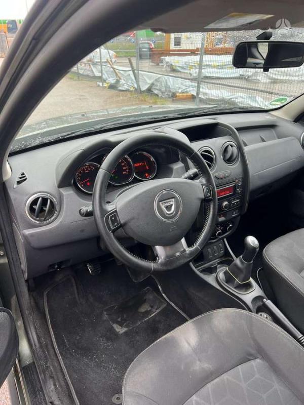 Green Dacia Duster 2014 in Marijampole, with an engine capacity of 1.60 L and mileage of 198 thousand km for 4650 €, photo 8 on AUTOMOTO.COM.LV
