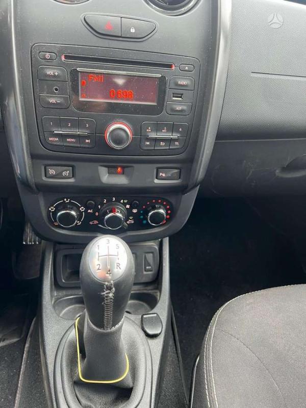 Green Dacia Duster 2014 in Marijampole, with an engine capacity of 1.60 L and mileage of 198 thousand km for 4650 €, photo 10 on AUTOMOTO.COM.LV