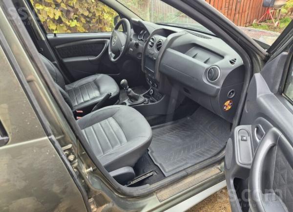 Дачия Duster 2015 в Екабпилс на AUTOMOTO.COM.LV Зеленый Дачия Duster 2015 в Екабпилс, объемом двигателя 1.50 л и пробегом 263 тыс. км за 4750 €, фото 7 на AUTOMOTO.COM.LV