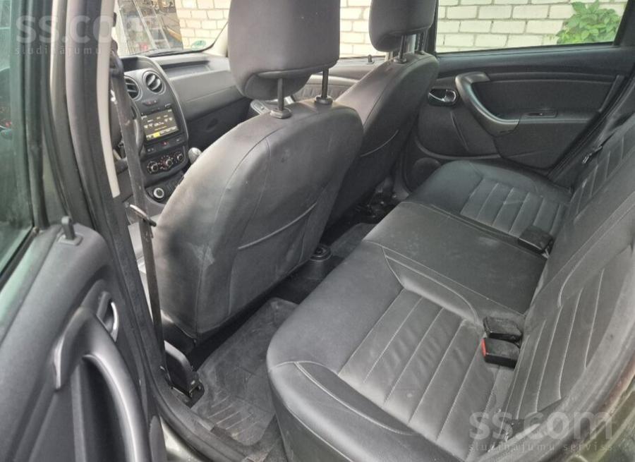 Green Dacia Duster 2015 in Jekabpils, with an engine capacity of 1.50 L and mileage of 263 thousand km for 4750 €, photo 8 on AUTOMOTO.COM.LV