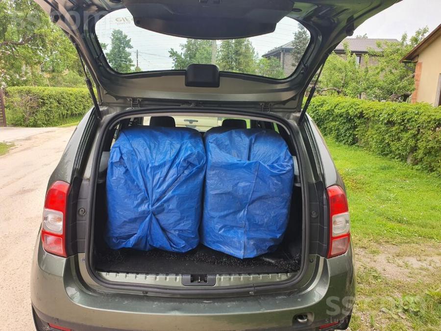 Green Dacia Duster 2016 in Jelgava, with an engine capacity of 1.50 L and mileage of 209 thousand km for 4900 €, photo 13 on AUTOMOTO.COM.LV