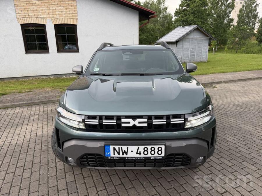 Green Dacia Duster 2024 in Ogre, with an engine capacity of 1.20 L and mileage of 62 thousand km for 19900 €, photo 3 on AUTOMOTO.COM.LV