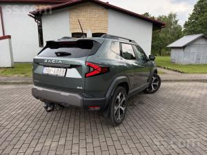 Green Dacia Duster 2024 in Ogre, with an engine capacity of 1.20 L and mileage of 62 thousand km for 19900 €, photo 6 on AUTOMOTO.COM.LV