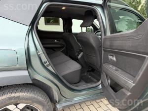 Green Dacia Duster 2024 in Ogre, with an engine capacity of 1.20 L and mileage of 62 thousand km for 19900 €, photo 14 on AUTOMOTO.COM.LV