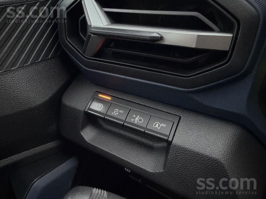 Green Dacia Duster 2024 in Ogre, with an engine capacity of 1.20 L and mileage of 62 thousand km for 19900 €, photo 20 on AUTOMOTO.COM.LV