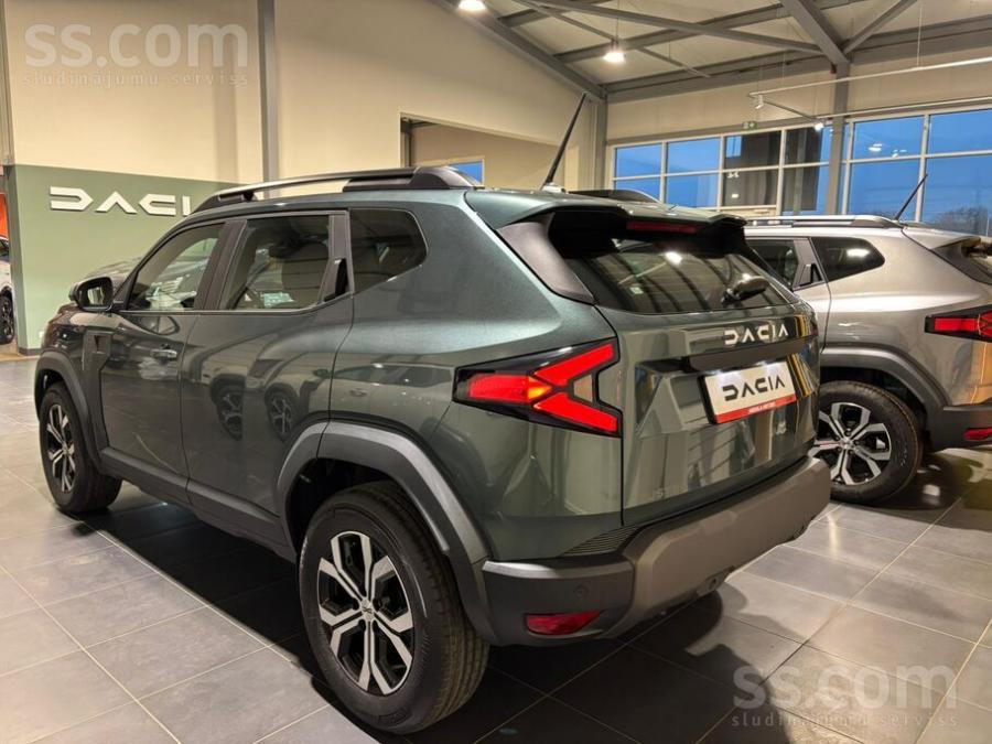 Green Dacia Duster 2025 in Liepaja, with an engine capacity of 1.00 L and mileage of 7 thousand km for 20840 €, photo 4 on AUTOMOTO.COM.LV